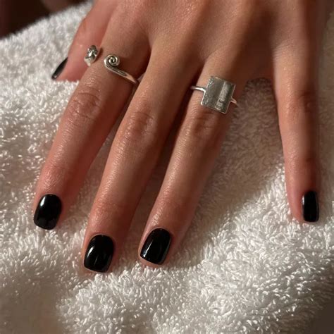 Olivia Rodrigo Is Bringing Goth Nails Back In Goth Nails Black Nails Black Nail Designs