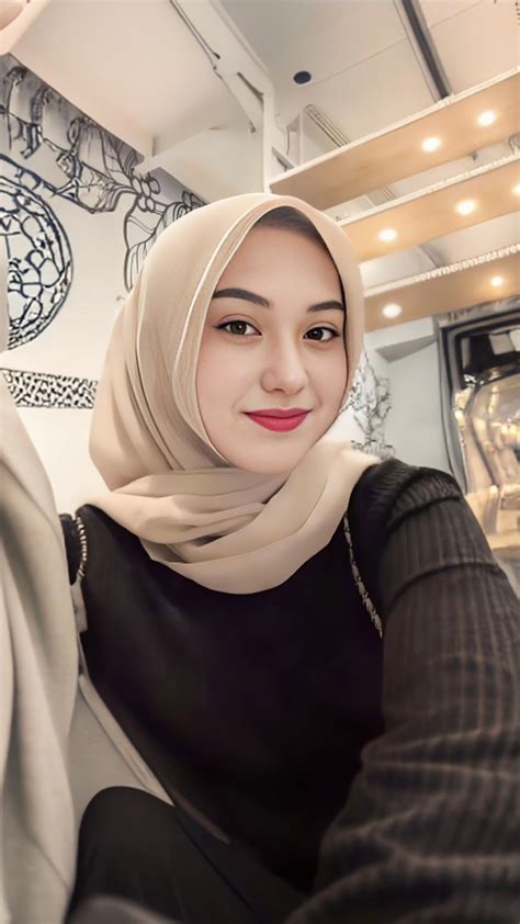 Pin oleh Cellina di Cewe hijab | Gaya hijab, Wanita tato, Hijab