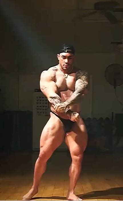 Latin Bodybuilder Posing Video Thisvid Com