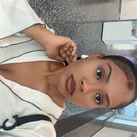 Hermosa Diosaa Threads Say More