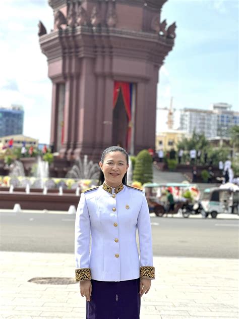 ឧកញ៉ា លី ឃុនថៃ និងភរិយា កំពុងកាន់មុខតំណែងនិងតួនាទី សរុបជិត២០ ទាំងរដ្ឋនិងឯកជន