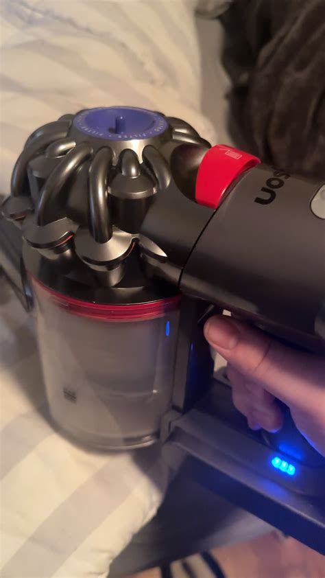 Whats Wrong With My Dyson V8 Its Keeps Shutting Off Plz Help Thanks