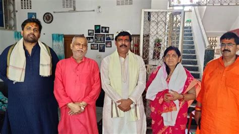 बिहार के बाहुबली नेता आनंद मोहन ने बैद्यनाथ धाम में लगाई हाजरी महीने भर पहले जेल से रिहा हुए