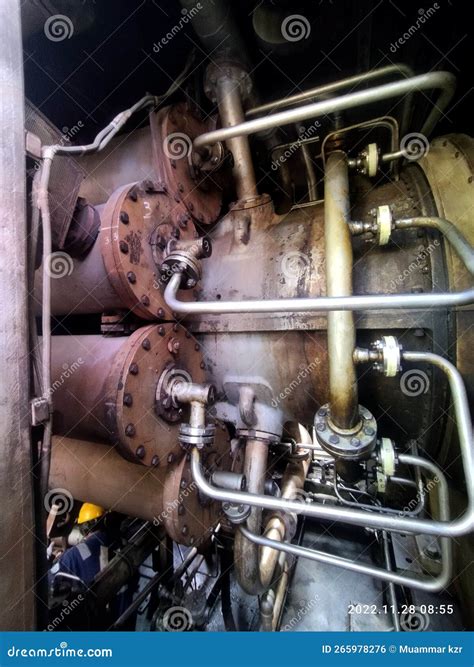 Combustion Chamber Of Gas Turbine Compressor To Drive The Compressor To Increase The Feed Gas