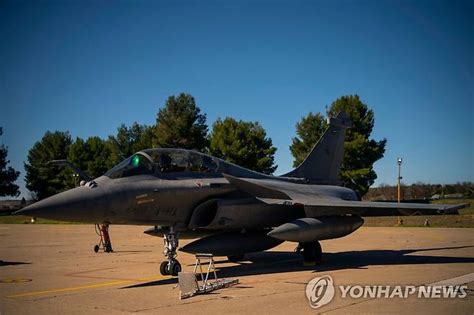 프랑스 라팔 저공비행 중 전깃줄 끊어 단전사태 유발