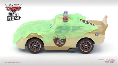 World Of Cars Présentation Du Personnage Flash Mcqueen Lightning Mcqueen