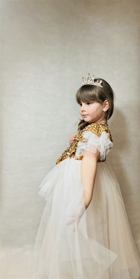 ქირავდება პრინცესული ოქროსფერი კაბა Eni Dress