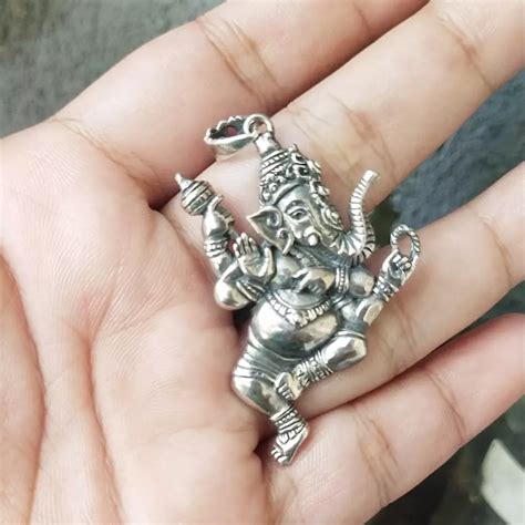 Rekomendasi Liontin Kalung Unik Dan Menarik ZALORA Thread