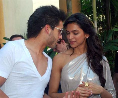Deepika Spotted Kissing Siddharth Mallya