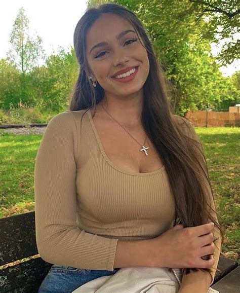Épinglé Par Nikita Sur Тайлор Beauté Des Femmes Femme Belle Brune