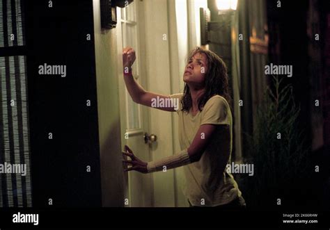 HALLE BERRY GOTHIKA 2003 Stock Photo Alamy