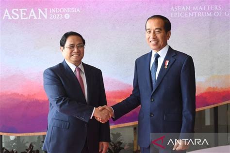 មេដឹកនាំឥណ្ឌូណេស៊ី និងវៀតណាម ជជែកគ្នាពីកិច្ចសហប្រតិបត្តិការរថយន្តអគ្គិសនី