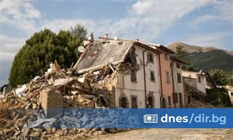 Разрушена къща в пристанищния град Анкона в регион Микре в Северна