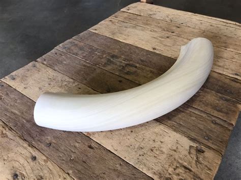 Elegant Curved Bar Rail Br350