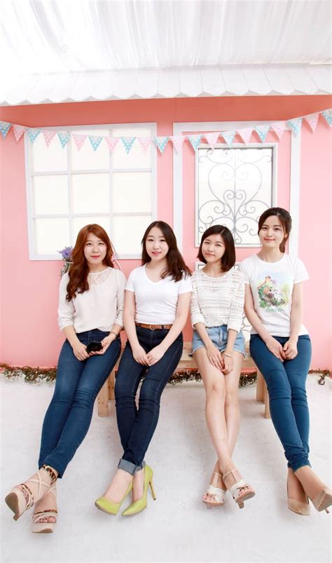 머릿발 헤어발 여자 친구들 모여라 컨셉 우정사진부터 복고풍 사진까지 같이 추억남길 친구들 Facebook