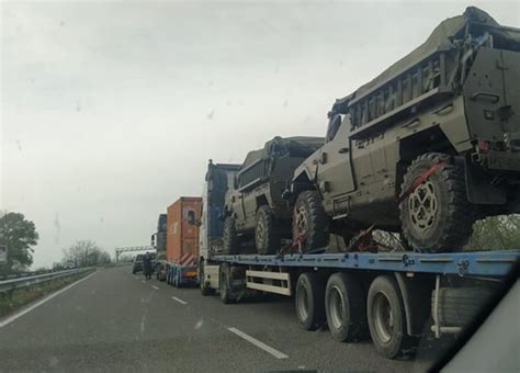 Военни автоколони преминават през страната за учение на НАТО в Румъния