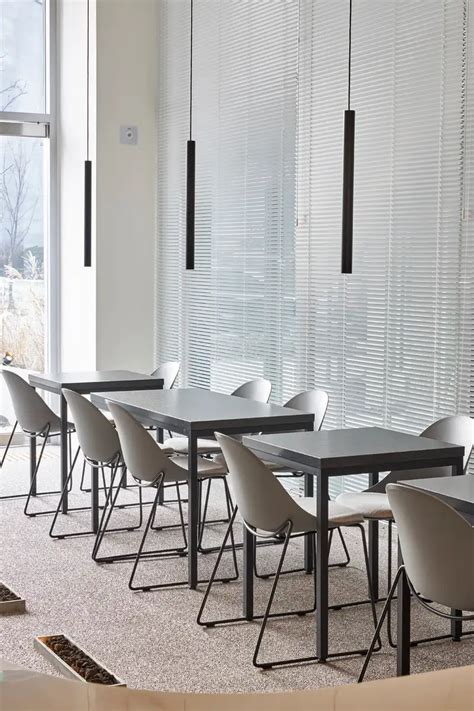 모던하고 고급스러운 분위기의 19평 카페 인테리어