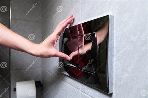 Economic Toilet Flush Press With Two Separate Buttons Flushing Water