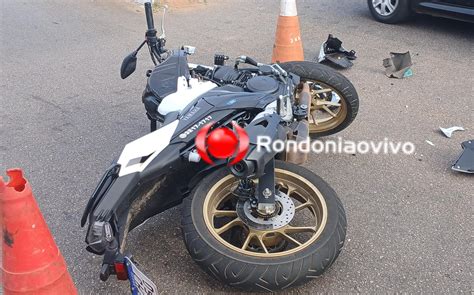 NA CAÚLA Motociclista fica em estado grave após bater contra carro em semáforo Rondoniaovivo com