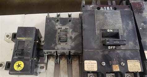 All Are 200amp Circle D Circuit Breakers Why Are They Different Shapes