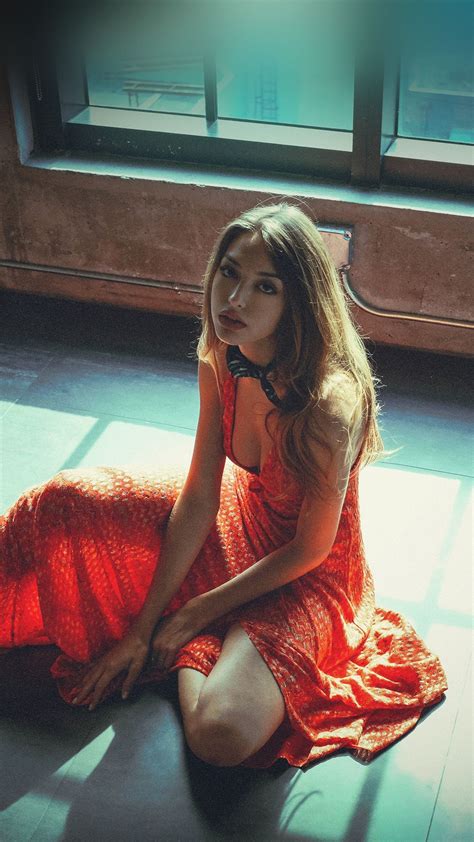 Beautiful Girl Iphone Wallpapers Wallpaper Cave