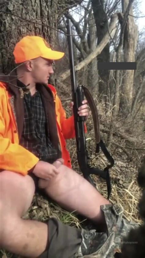 Redneck Hunter Jerking And Cumming On His Rifle En Anglais
