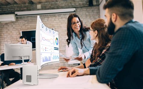 Factors To Consider When Picking Between An Ultrawide And Dual Monitor