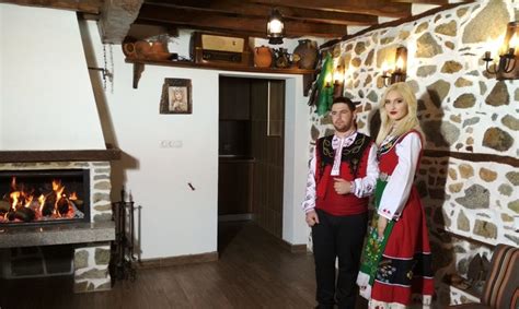 През есента семейство приятели и колеги в Боримечковата къща