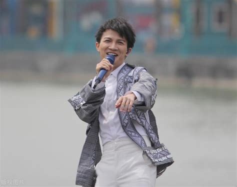 把烦心事丢掉，一定要周而复始地快快乐乐，周而复始地听周深的歌 每日头条