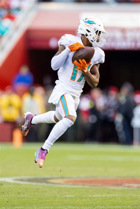 Dolphins Jaylen Waddle Reaches Receiving Milestone