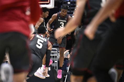 Otega Oweh S Game Winner Lifts Ou Hoops To 72 70 Win Against Usc