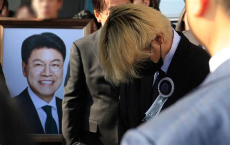 故 장제원 장례 치른 노엘 내가 父께 걸림돌 된 죄책감정신 차리고 살 것”