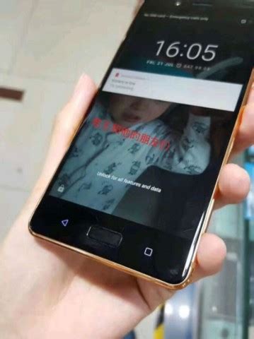 Nokia 8 в золотом корпусе показали на реальных фотографиях