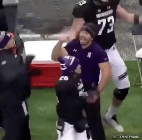 일반인은 감당하기 힘든 핵인싸 피지컬 코치 유머이슈 스퀘어 덕질더쿠