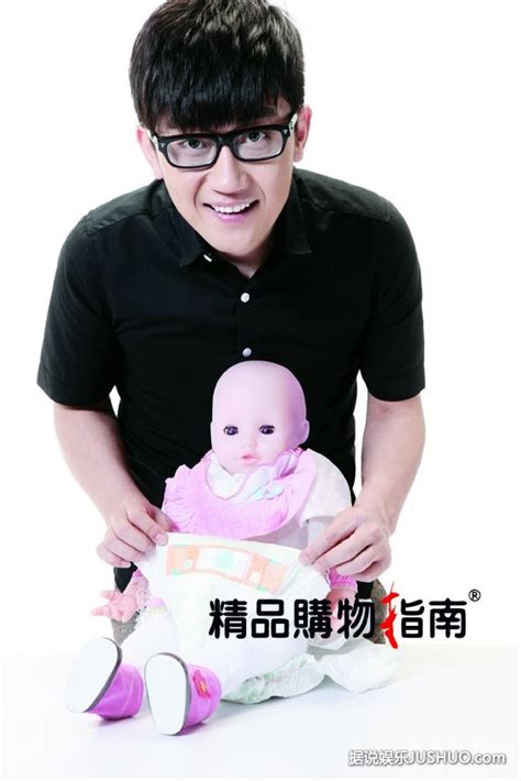 金志文携大肚妻子登杂志 变逗趣可爱准爸爸