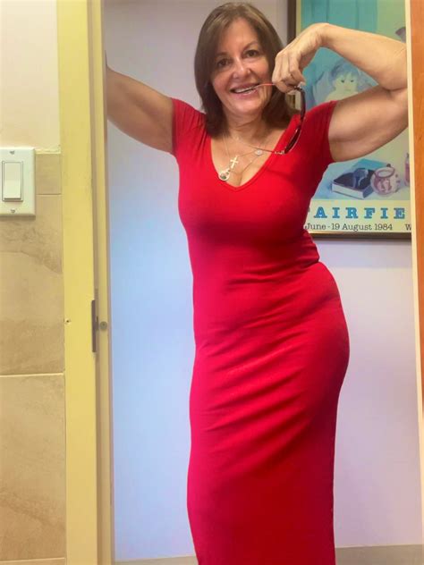 Been So Busy Stopping By To Say Hi 👋🏻 Ladyinred Redvelvet Dressup