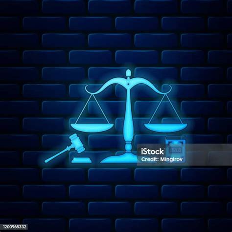 정의의 빛나는 네온 비늘 망치와 벽돌 벽 배경에 고립 된 책 아이콘 법과 정의의 상징 개념 법칙 법률 및 경매 기호 벡터 일러스트레이션 법에 대한 스톡 벡터 아트 및 기타