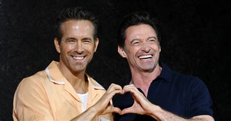 [포토] 라이언 레이놀즈 휴 잭맨 데드풀과 울버린이 만든 하트