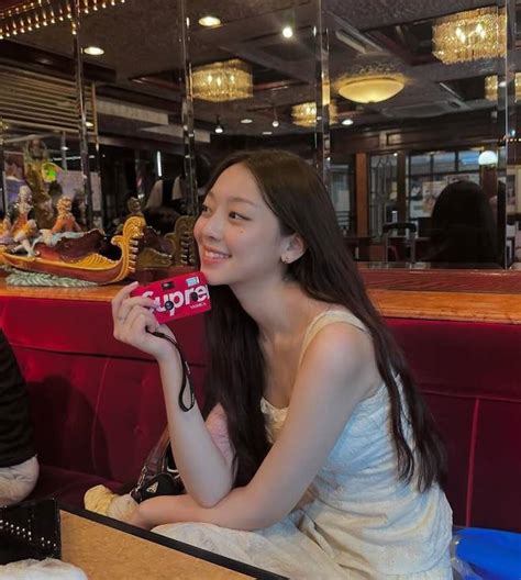 16살에 집안의 모든 빚 청산하고 새집까지 마련한 초통령 효녀 여배우 데일리룩 스타와 패션