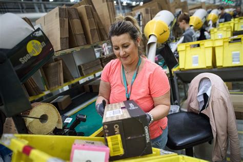 Amazon Embraces Mentorship To Upskill Workers And Boost Dei Efforts