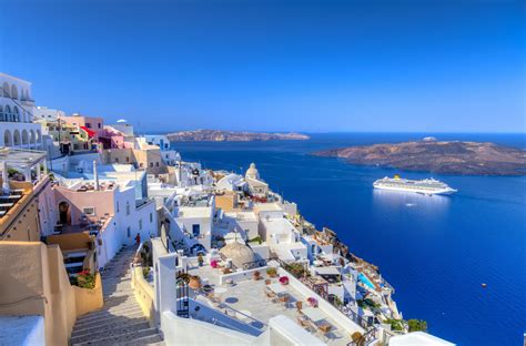 HD Wallpaper of Santorini: A Stunning Greek Island and Cruise Ship View