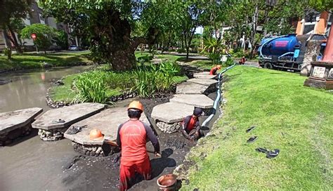 Irigasi Dan Kolam Di Puspem Badung Bercampur Lumpur