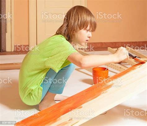 남자아이 금발 머리 여자의 클로즈업 인물사진 그림 보드 귀여운에 대한 스톡 사진 및 기타 이미지 귀여운 그림 그리기 남성 Istock