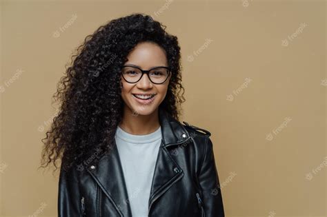 Premium Photo Stylish Hipster Girl With Bushy Afro Haircut Smiles