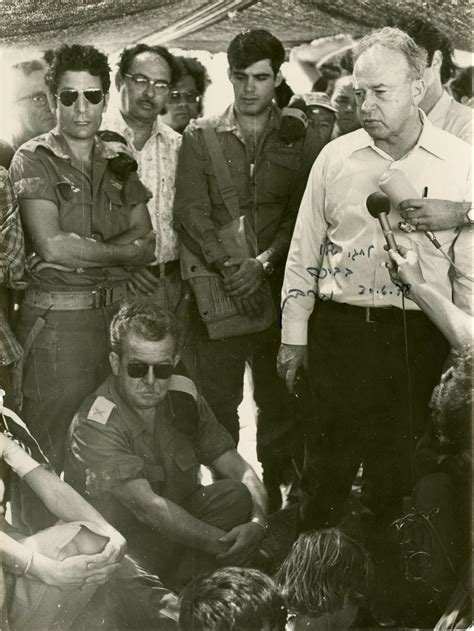 תצלום של יצחק רבין עם הקדשה לסאל חגי שלו סיני 1978 Dynasty Auctions