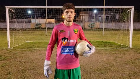 Es Arquero Y El Primer Autista En Debutar En Liga Recibió Un Regalo De