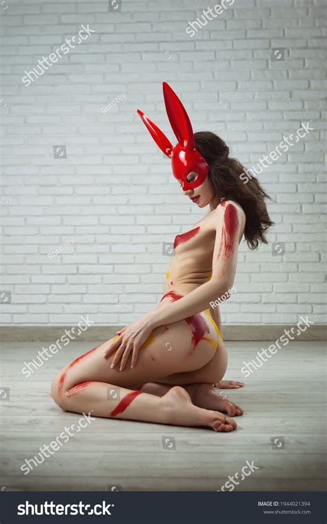 Naked Woman Red Rabbit Mask Poses Foto Stock Shutterstock