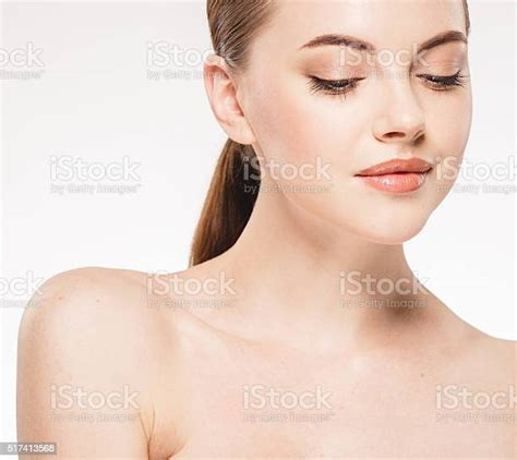 아름다운 여인 얼굴 클로즈 업 인물사진 스튜디오의 인명별 여자에 대한 스톡 사진 및 기타 이미지 여자 미소 미술 초상화