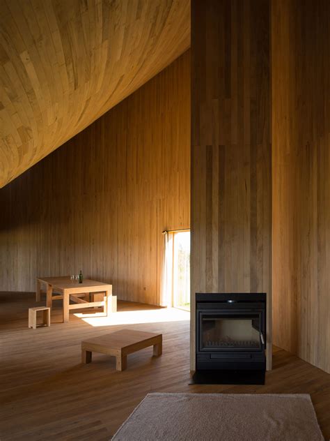 Rode House By Pezo Von Ellrichschausen Curves Around Paved Courtyard