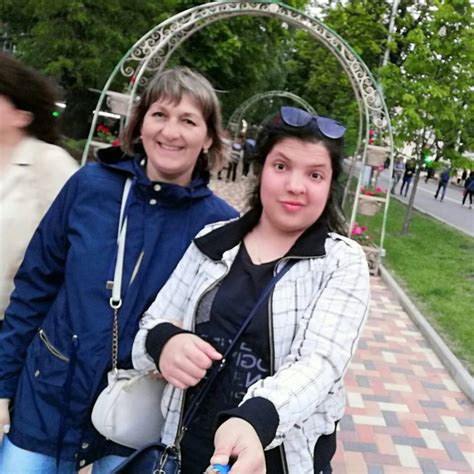 Сшила нежную декоративную наволочку Белый фетр превратился в цветок вырезала 16 лепестков 🌸